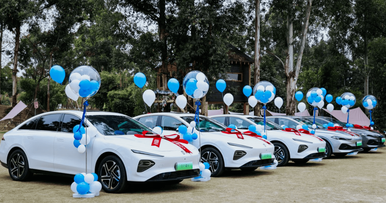 满油满电续航1704km，荣威D7限时价10.98万起！_搜狐汽车_搜狐网