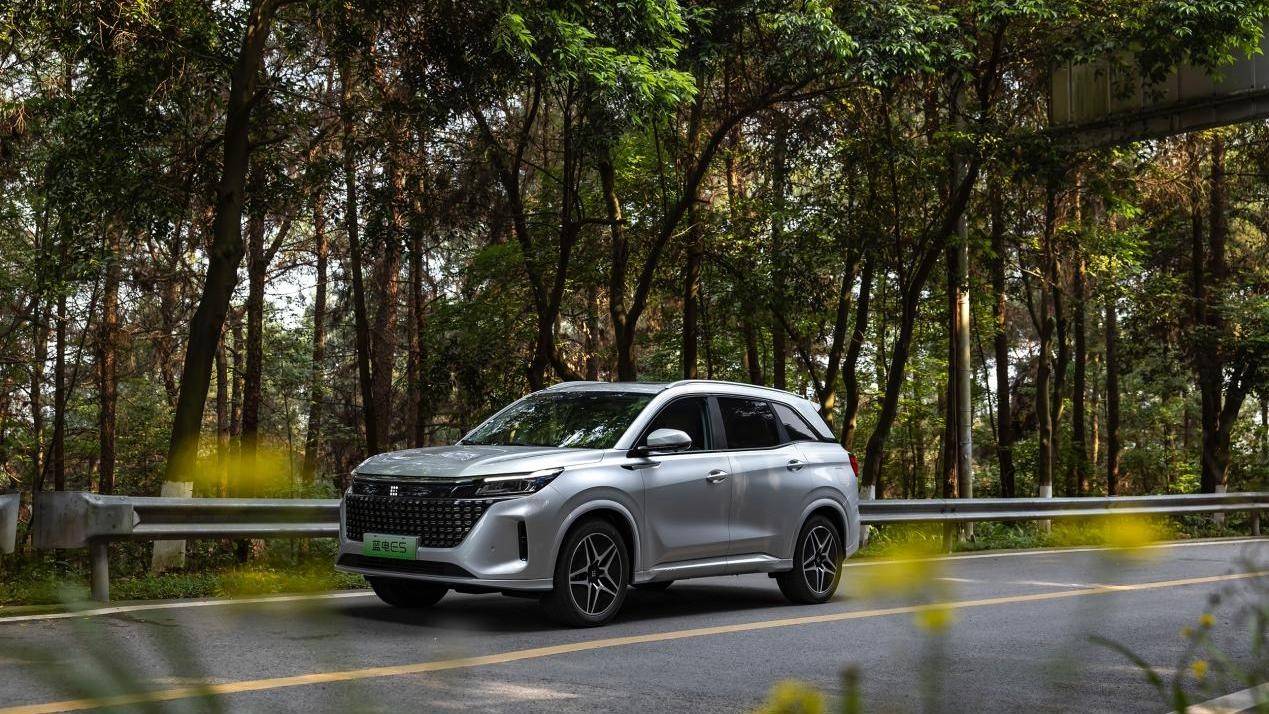 蓝电E5对比长安欧尚Z6 iDD，性价比秒杀不要太轻松_搜狐汽车_搜狐网