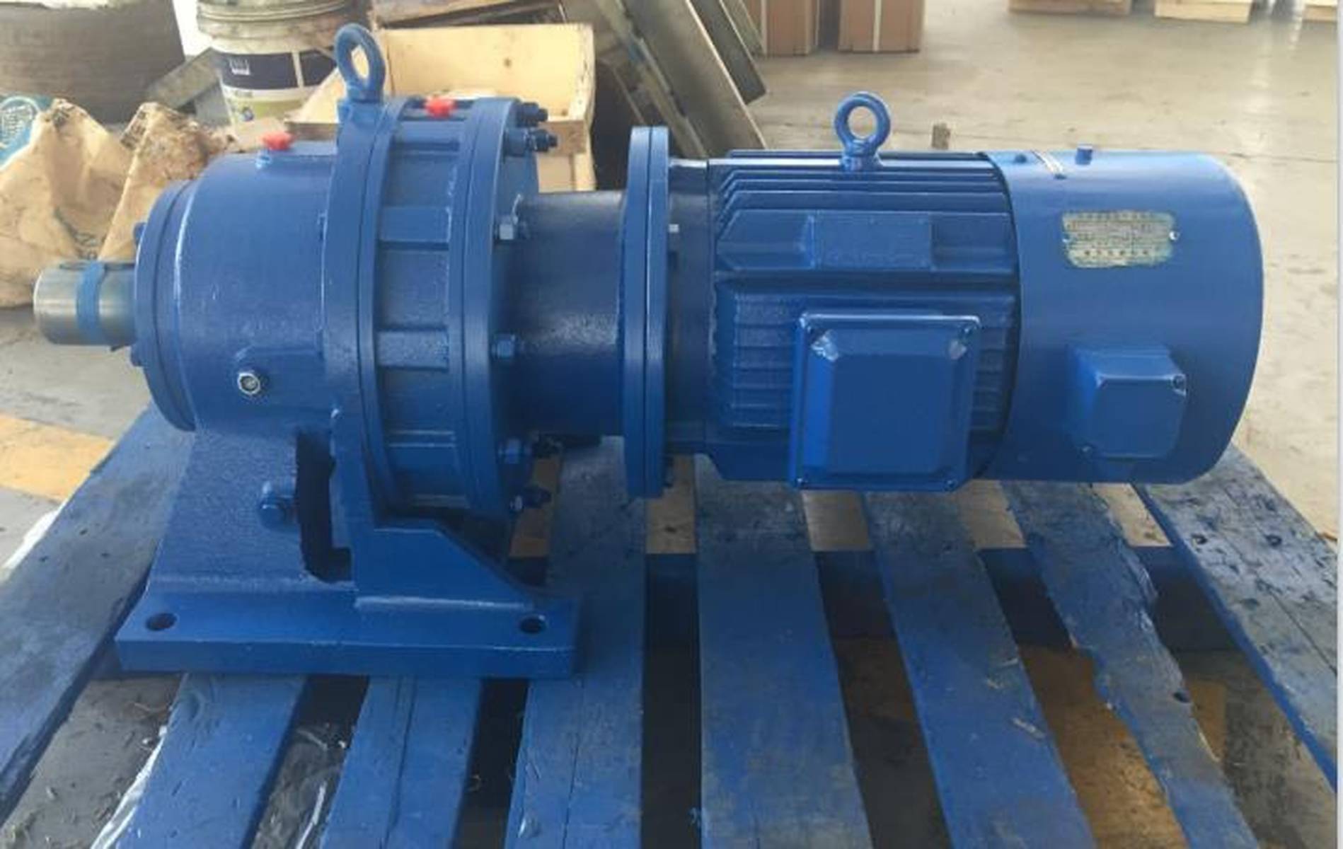 GRF89-Y4-4P-23.51-M1-D350-90°减速机