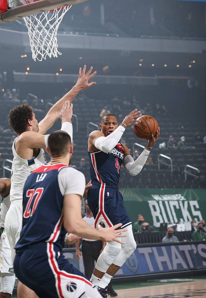 威少空砍三双，雄鹿7人上双135-134奇才，NBA4连胜-搜狐大视野-搜狐新闻