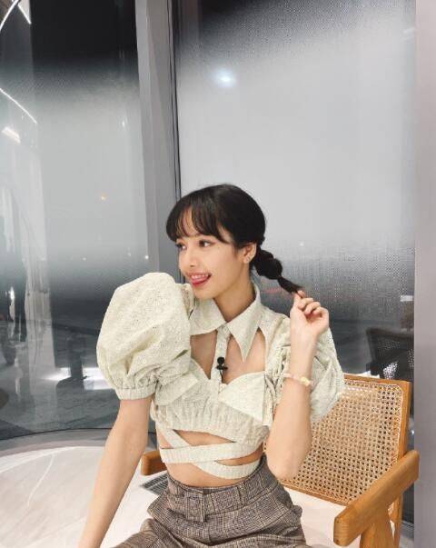 LISA首张单曲回归预告照-搜狐大视野-搜狐新闻