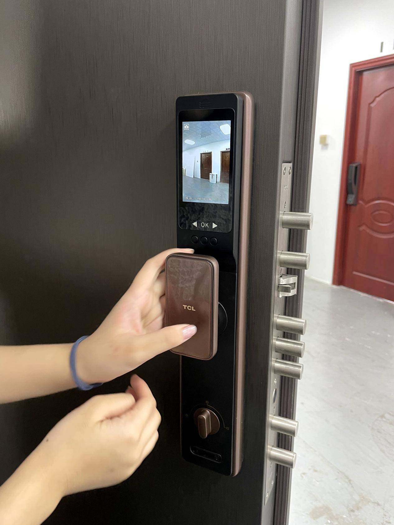 TCL智能锁哪款好用？3D人脸识别X7S防护安全看得见_门锁