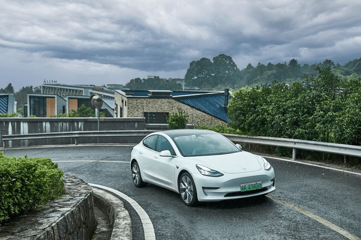 智能驾驶争锋，特斯拉Model3、小鹏P5，谁的方向是通途？_搜狐汽车_搜狐网