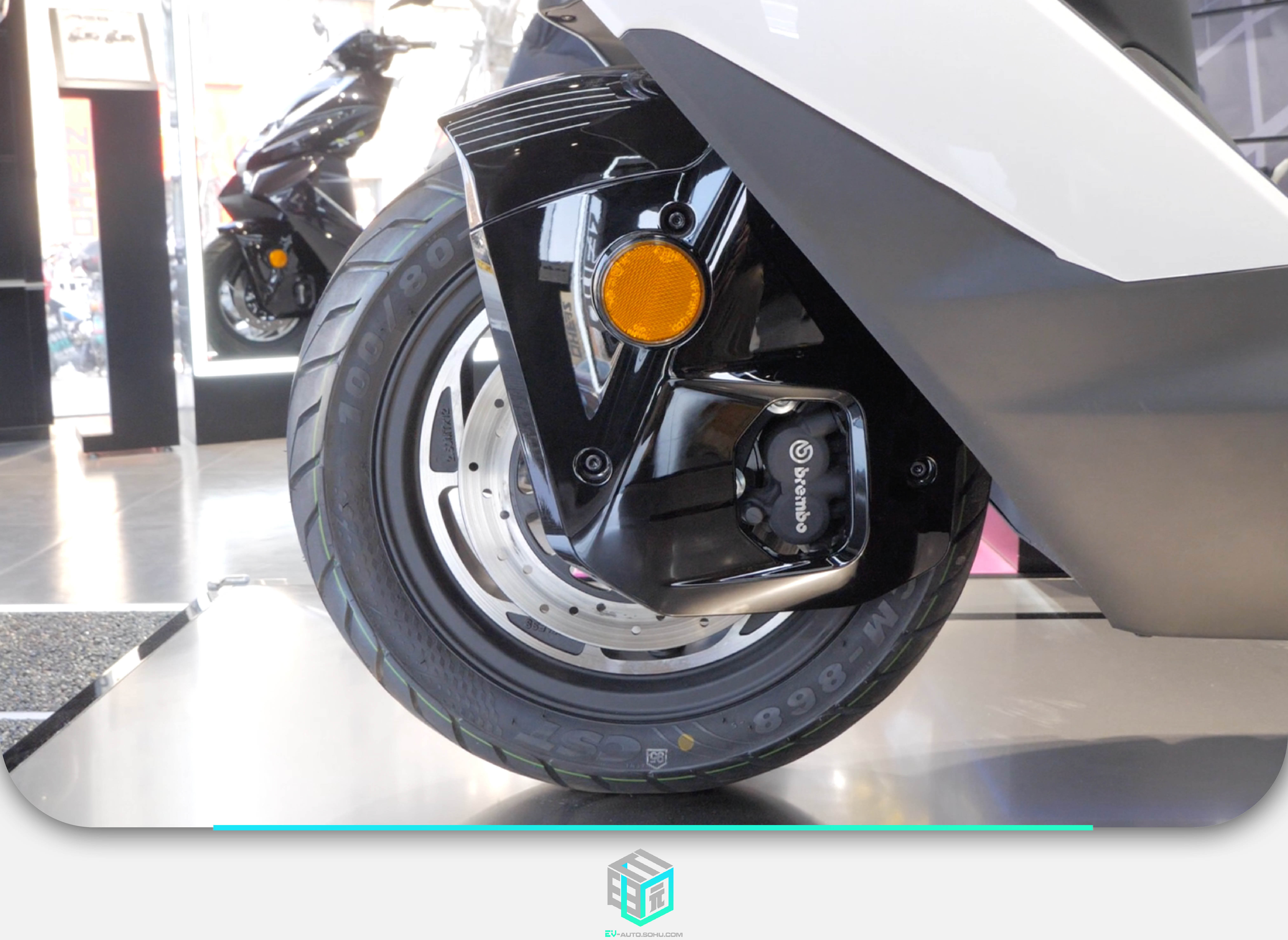 两轮届的Model 3？ 试驾春风动力极核AE8纯电动摩托车 | 乐惠车