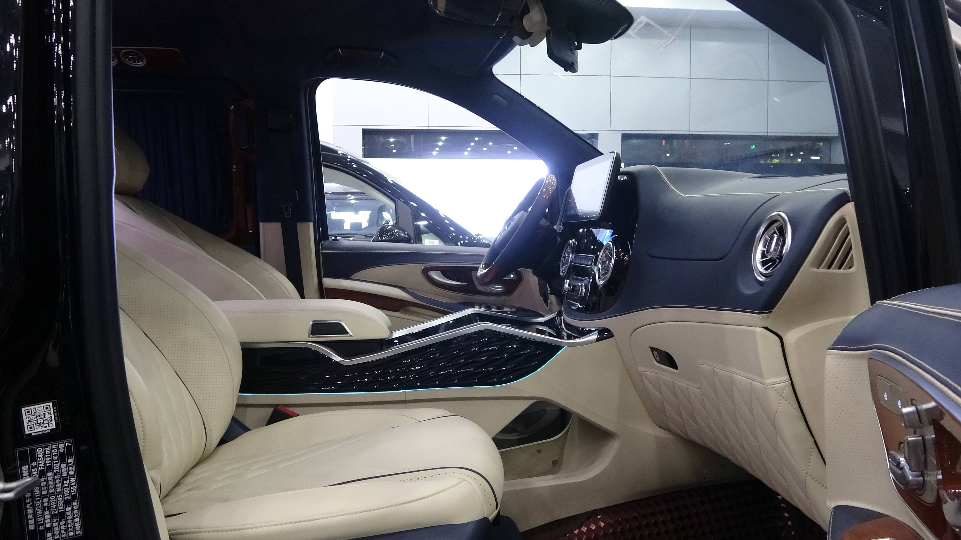 奔驰内饰美图 7座最令人满意的MPV—奔驰V260_搜狐汽车_搜狐网