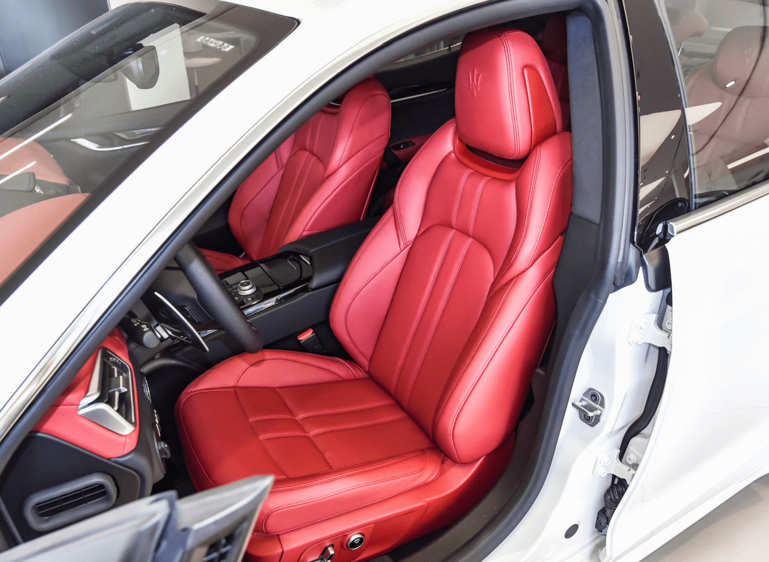 越级而上不一样的风景 奥迪A7L PK玛莎拉蒂Ghibli_搜狐汽车_搜狐网