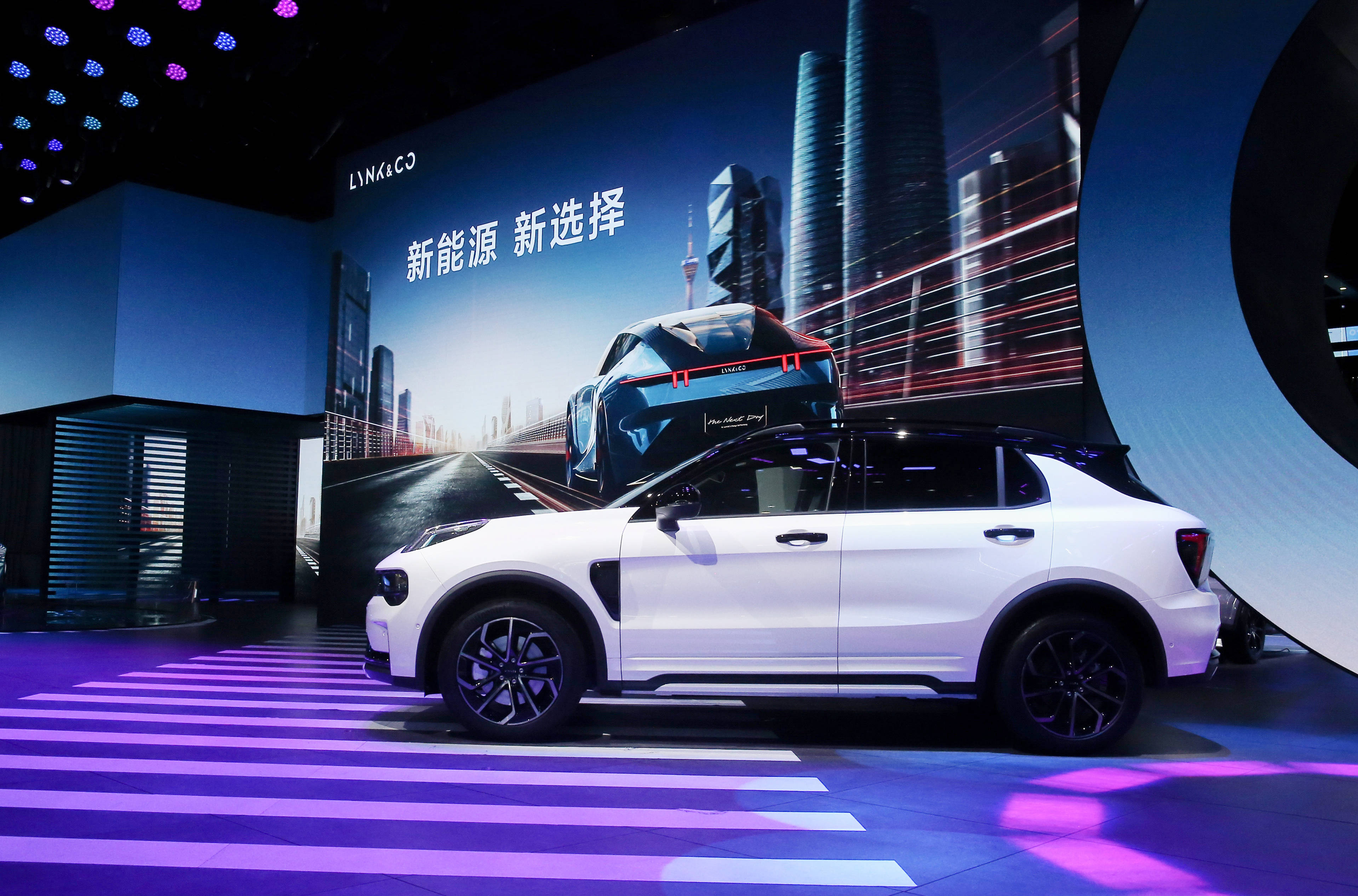 领克01EM-P 带电登场，全程高光 极致而生_搜狐汽车_搜狐网