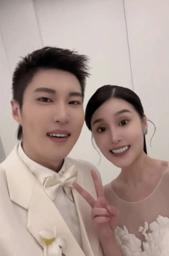 赵本山女儿球球与男友拍婚纱照视频 笑容略显僵硬 搜狐大视野 搜狐新闻