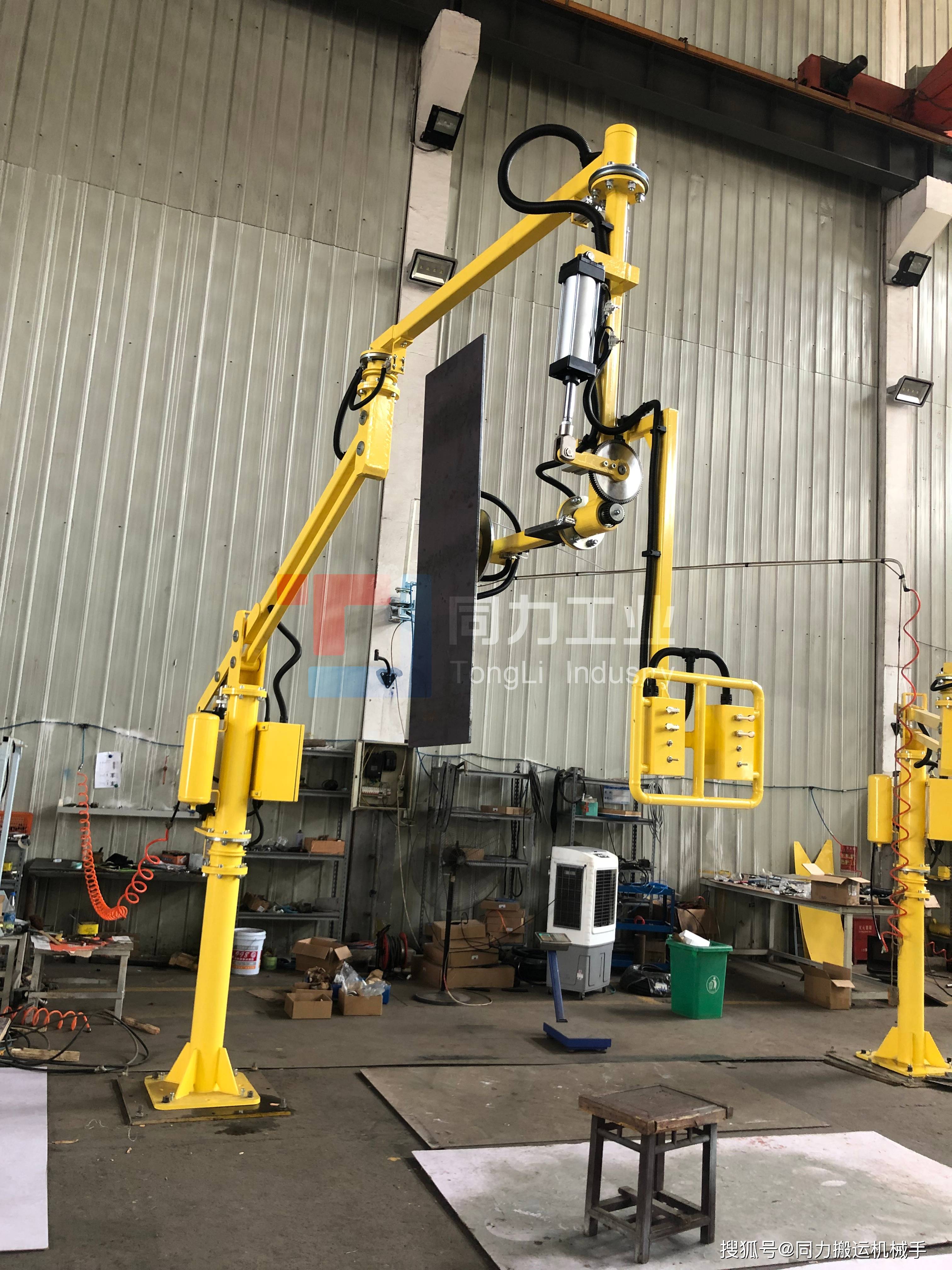 同力海绵吸盘可以牢牢地吸附板材-搜狐大视野-搜狐新闻