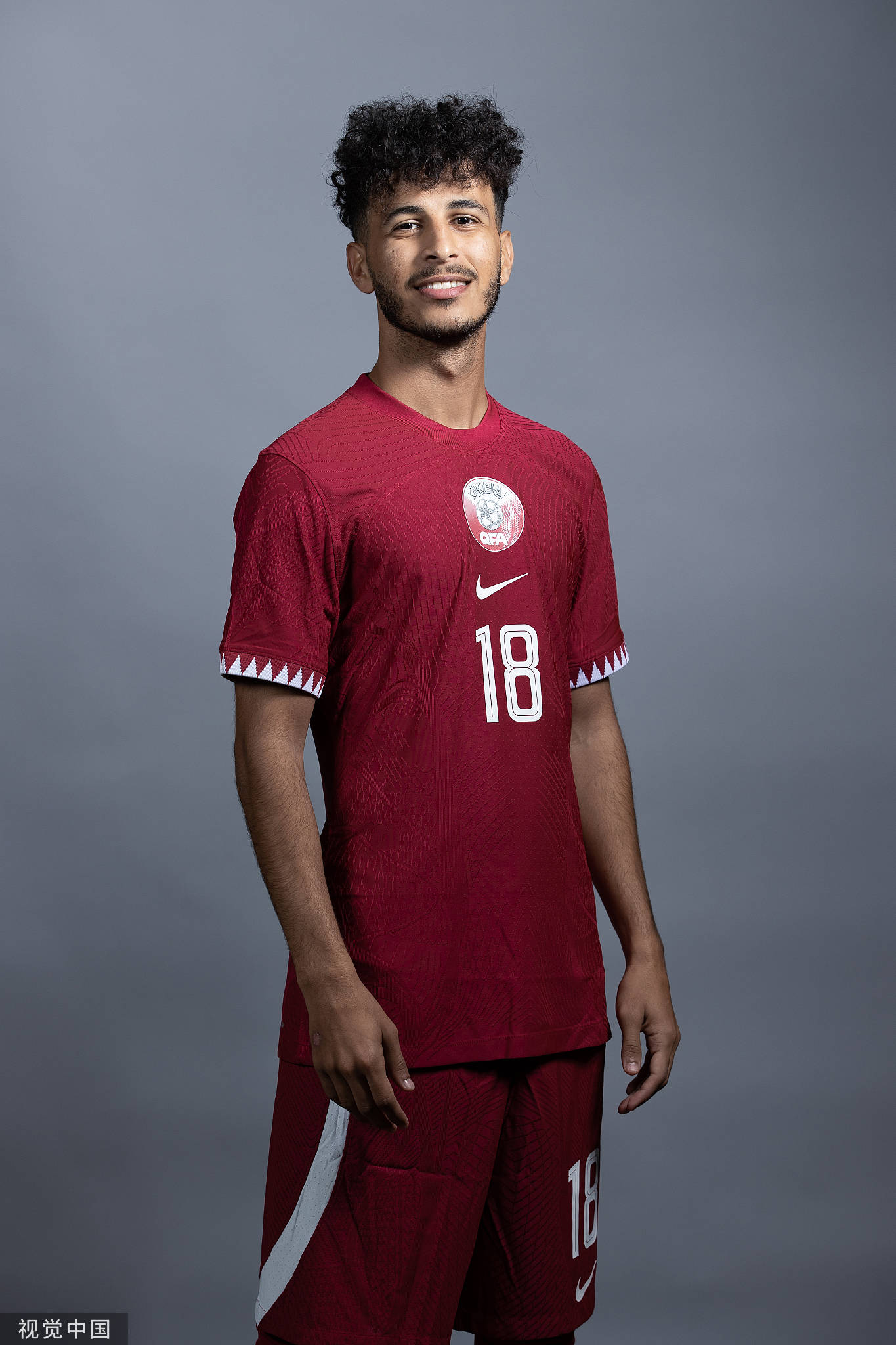 高清图：2022卡塔尔世界杯 卡塔尔队拍摄官方写真-搜狐大视野-搜狐新闻