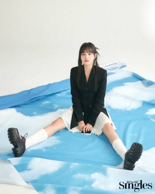 IVE成员LIZ杂志写真曝光 感染力超强的栗子宝宝！-搜狐大视野-搜狐新闻