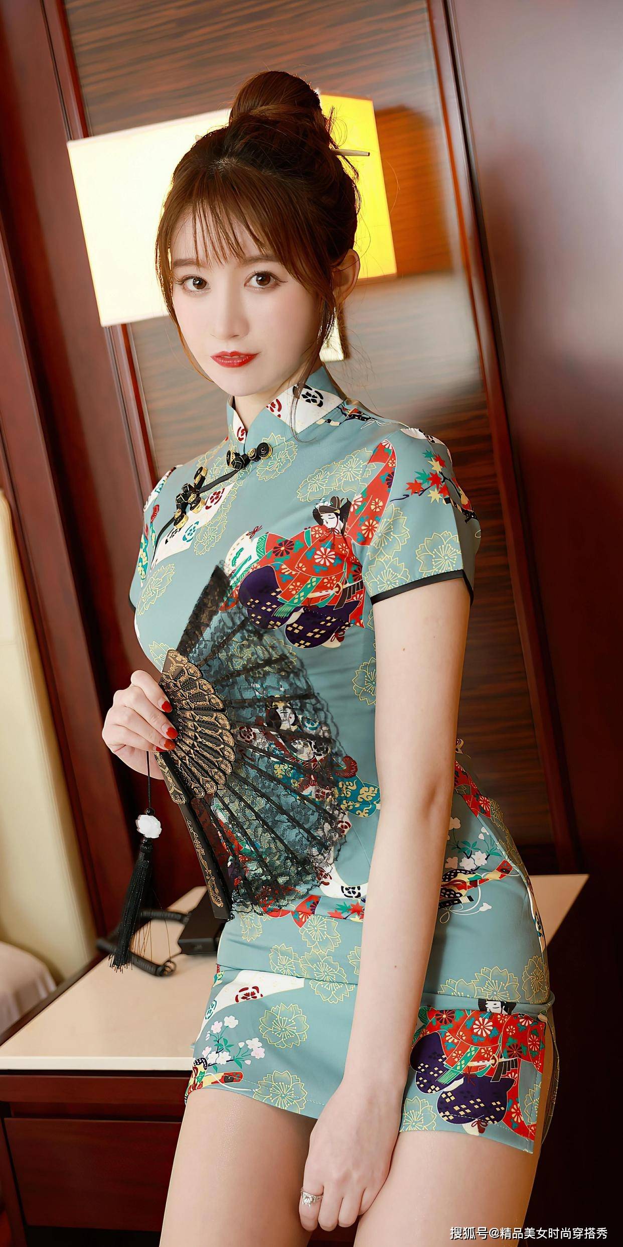 气质出众,颜值精致的旗袍美女 搜狐大视野 搜狐新闻