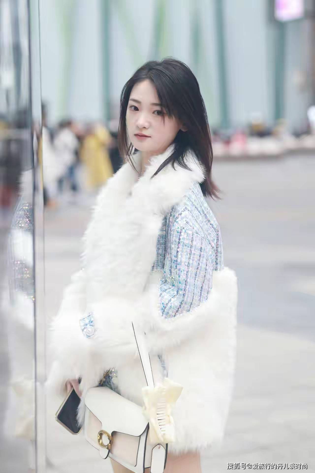 小姐姐的冬日穿搭也这么清丽脱俗，实在是太吸睛了-搜狐大视野-搜狐新闻