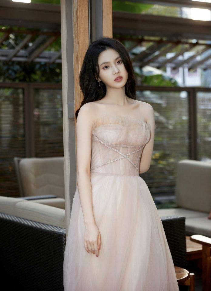 女星张慧雯时尚写真：公主仙女、楚楚动人-搜狐大视野-搜狐新闻