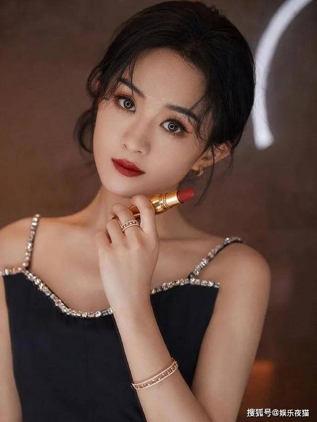 赵丽颖一袭黑色吊带长裙性感写真，女人味十足 搜狐大视野 搜狐新闻