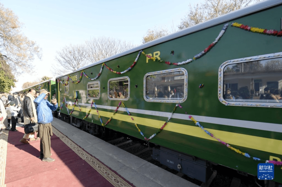 巴基斯坦将从中国进口的铁路客车投入载客运营-搜狐大视野-搜狐新闻