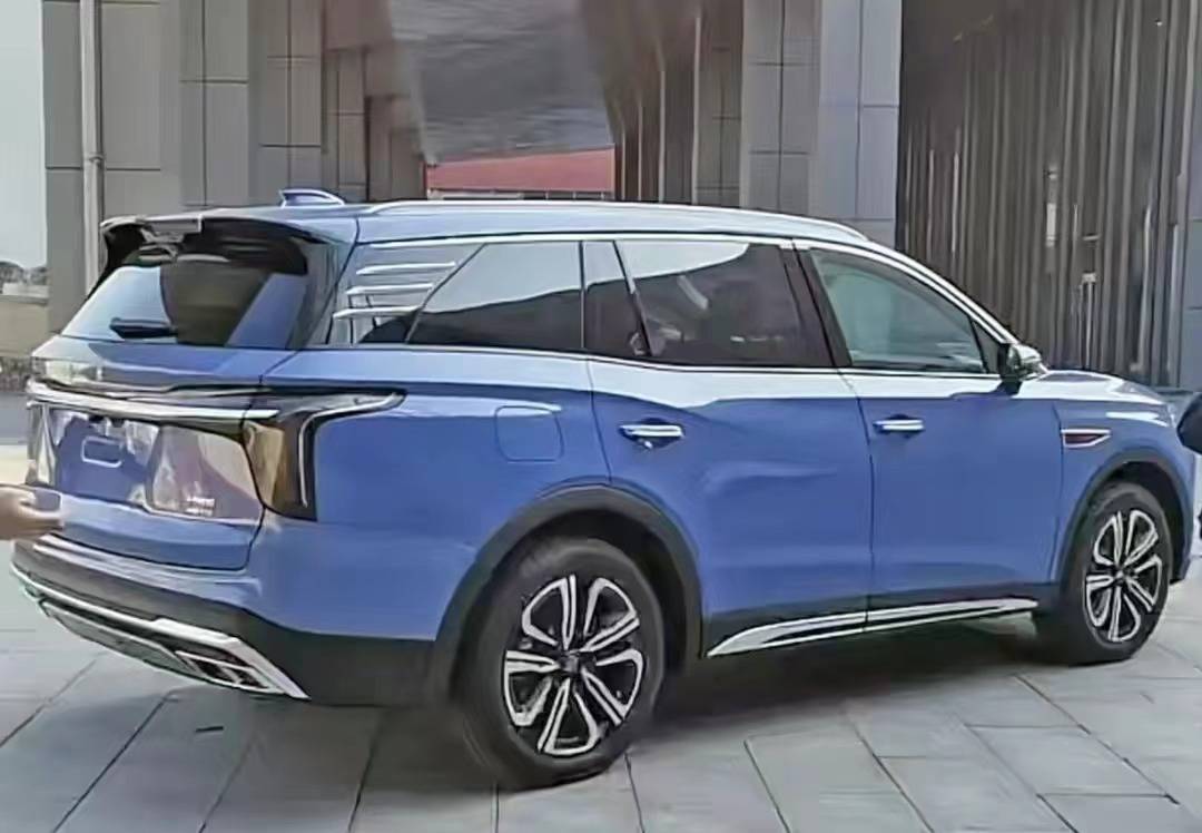 红旗HS6实车曝光，定位中大型SUV，售价24万元起能接受吗？_搜狐汽车_搜狐网