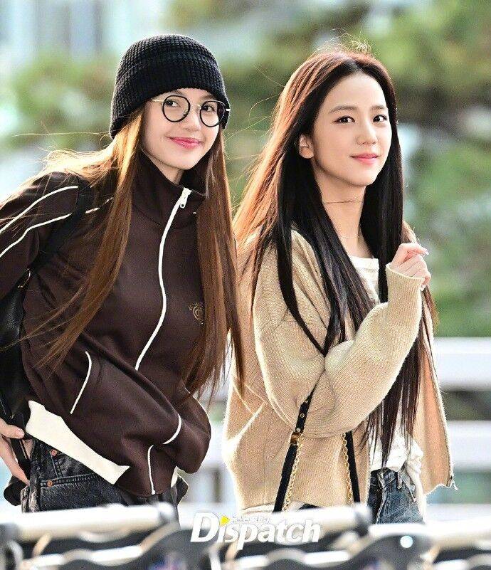 lisa和jisoo外出被拍 二人牵手奔跑宛如青春偶像剧-搜狐大视野-搜狐新闻