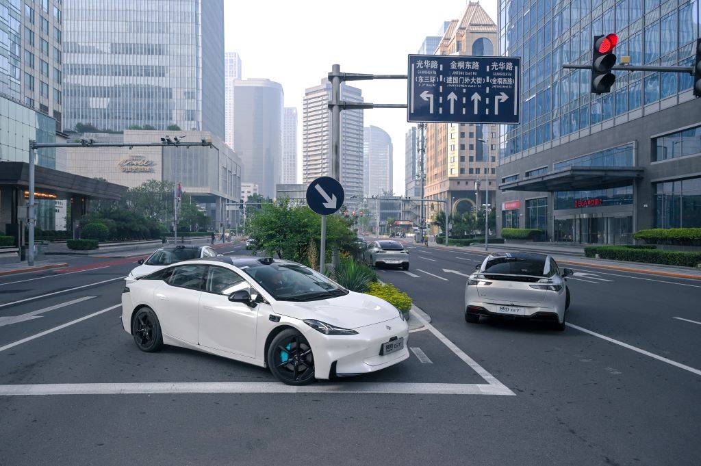 Hyper GT 试驾 | 与特斯拉Model3相比 吸引你的不止剪刀门 电动分段尾翼_搜狐汽车_搜狐网