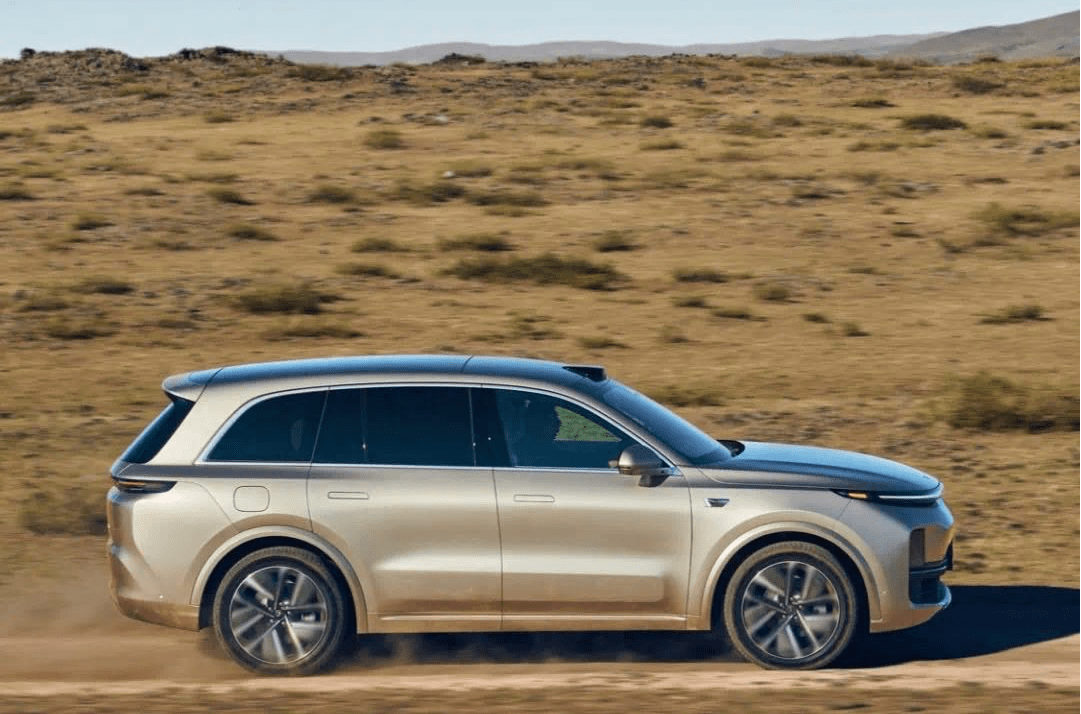 增程式明星车型PK，AITO问界M7和理想L8怎么选？_搜狐汽车_搜狐网