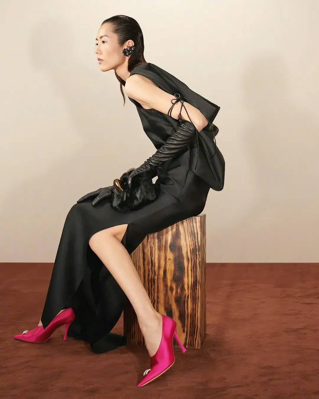GIVENCHY 2023秋冬女士成衣系列广告大片-搜狐大视野-搜狐新闻