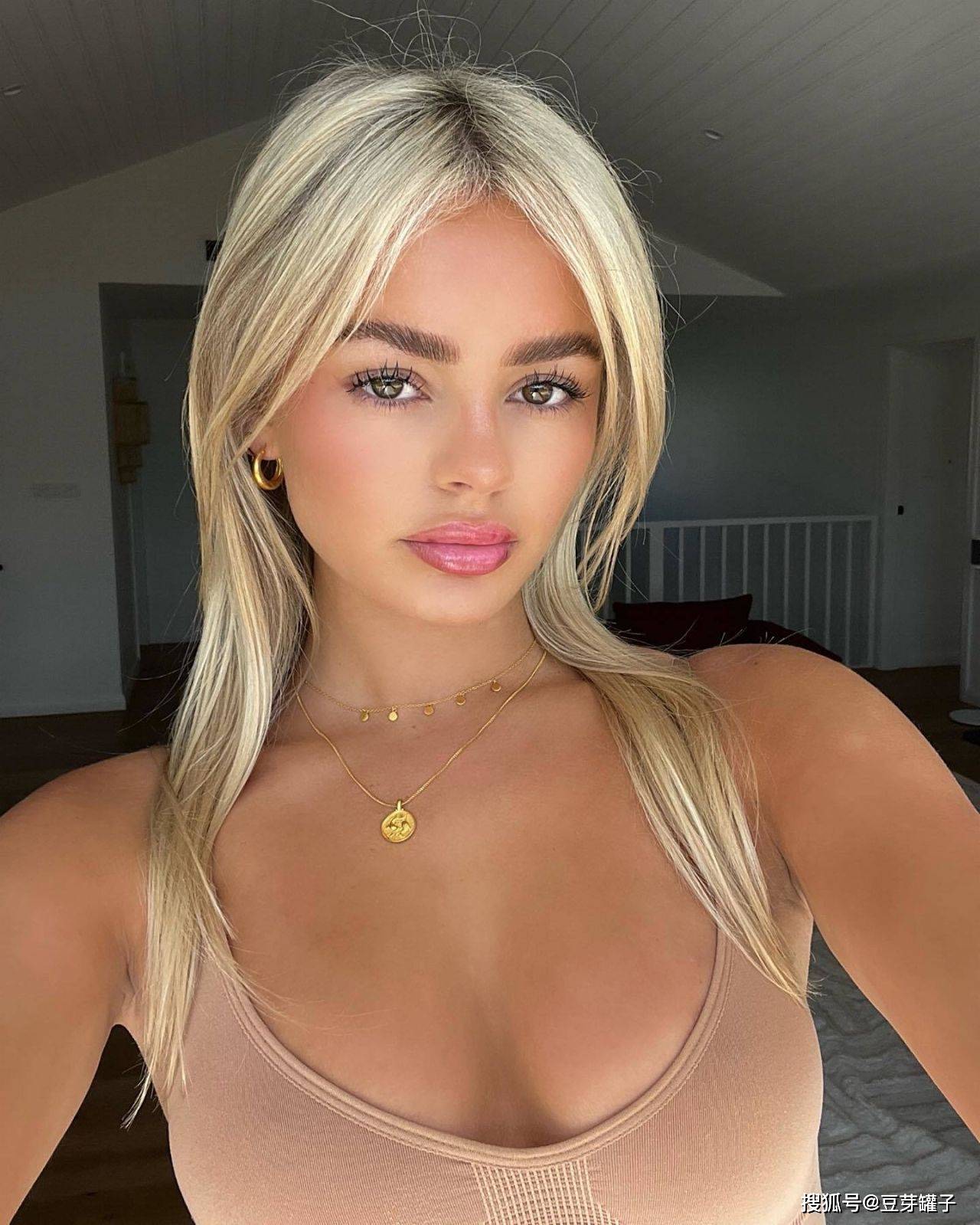 网红女星Bronte Sheppeard，曲线凹凸，性感迷人-搜狐大视野-搜狐新闻