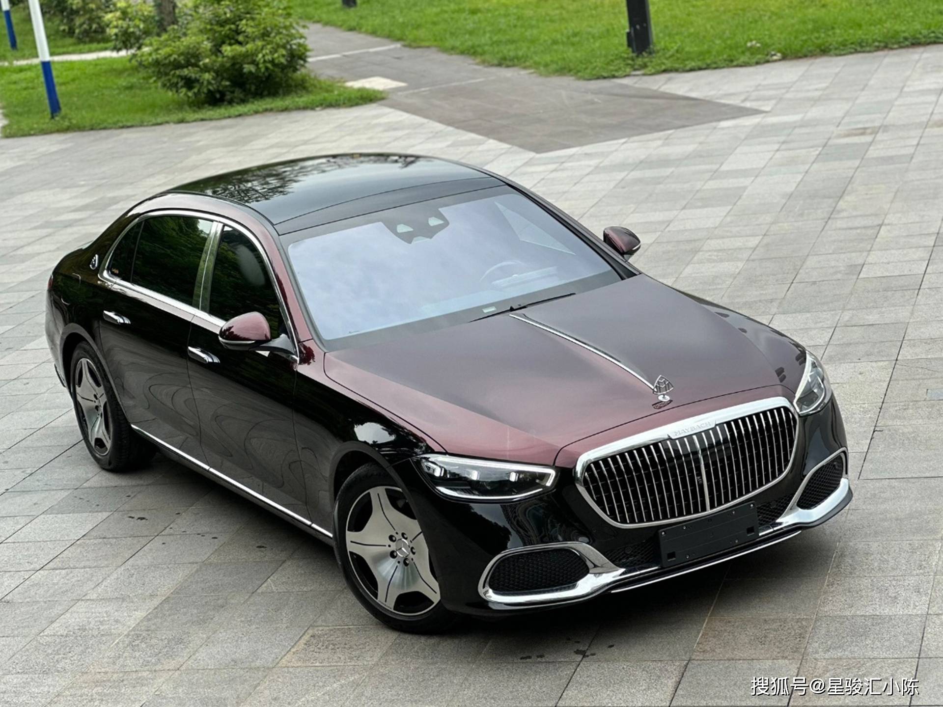 迈巴赫S480升级钢琴拉丝木饰面板，对比核桃面板您更喜欢哪一款？_搜狐汽车_搜狐网