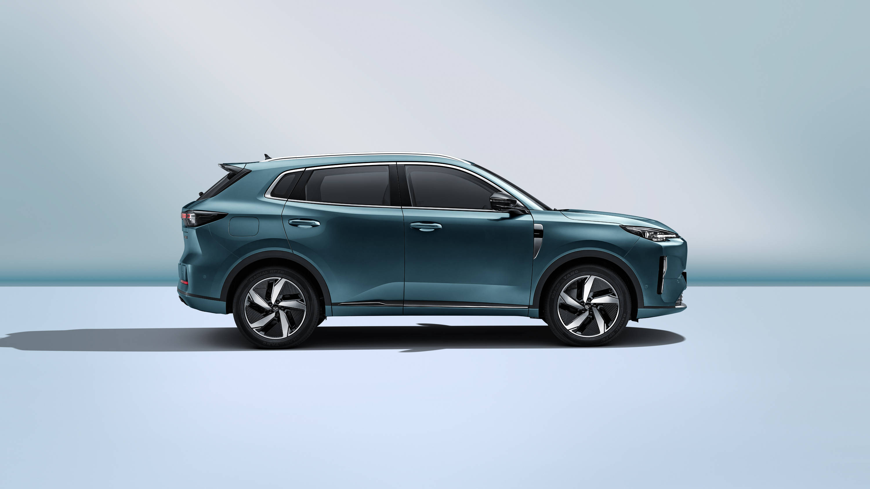 百公里馈电油耗5.3L、综合续航1215km，长安启源Q05预售12.99万起_搜狐汽车_搜狐网