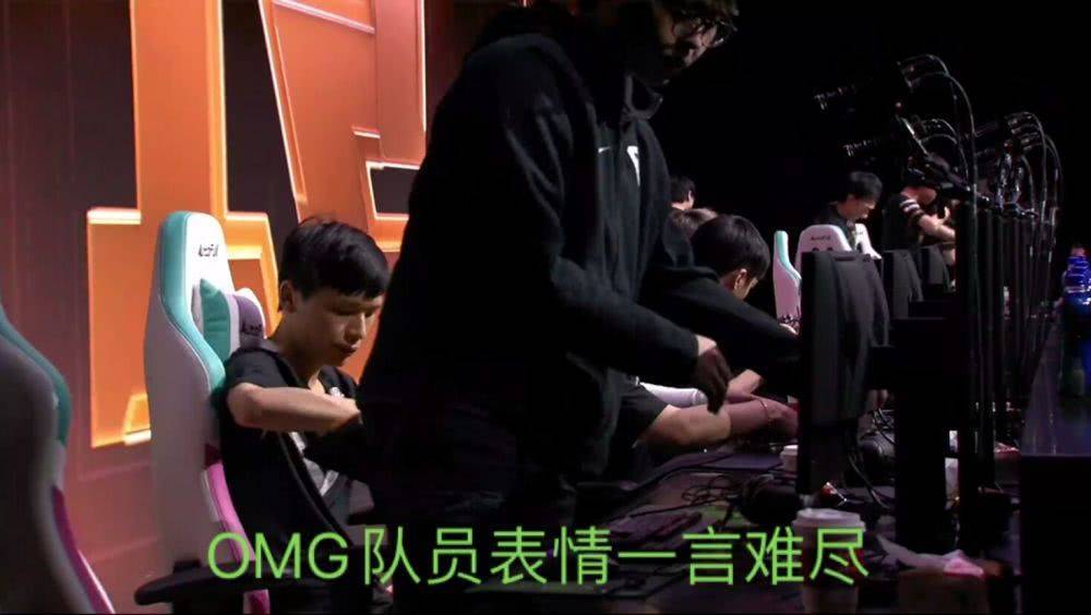 RNG2：0OMG！小虎把马哥彻底打自闭人笑歪，小明采访却让UZI扎心_比赛