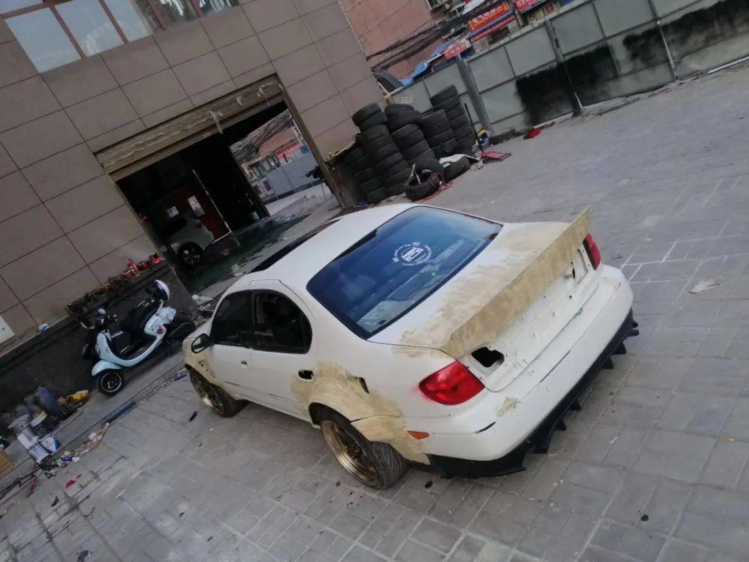 00后小哥与国内唯一宽体日产A33_搜狐汽车_搜狐网