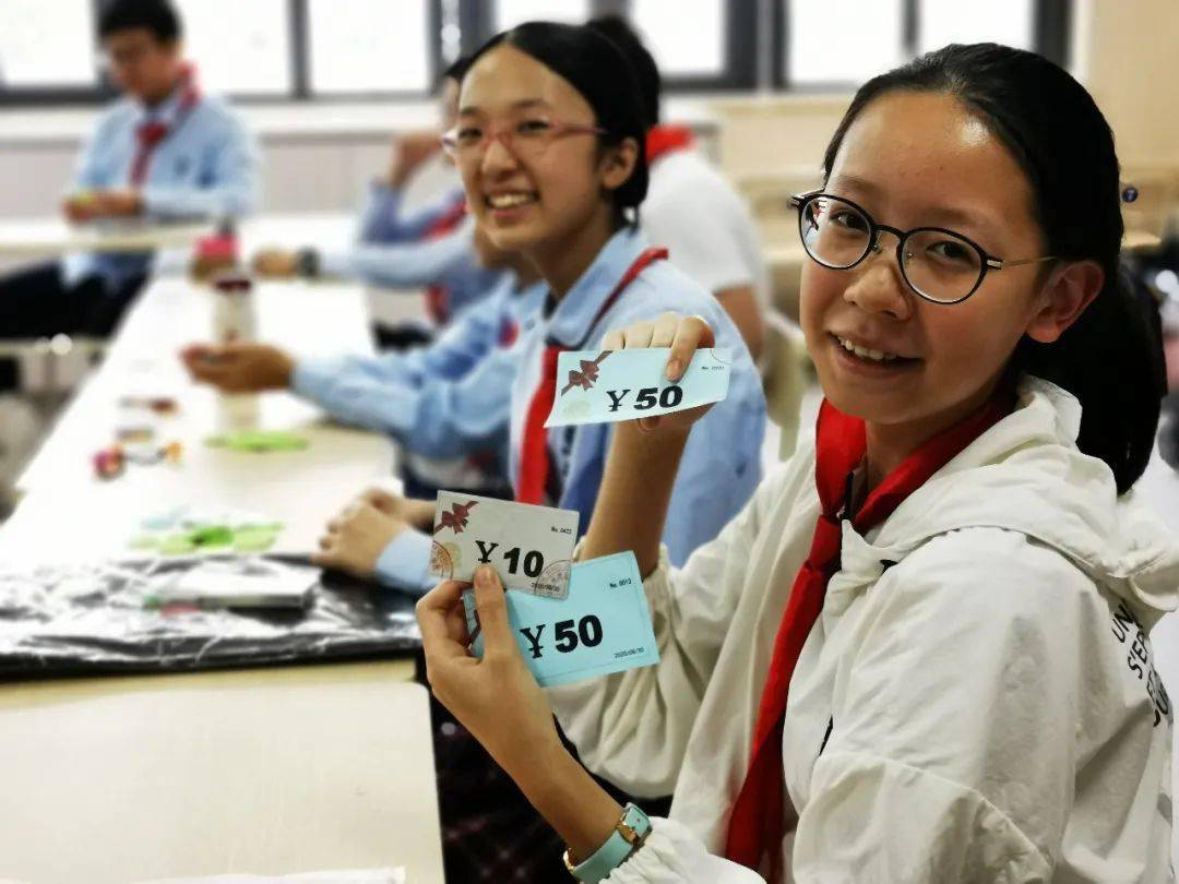 【金彩校园】金山杭州湾双语学校：HBBSS秋季义卖会_教育