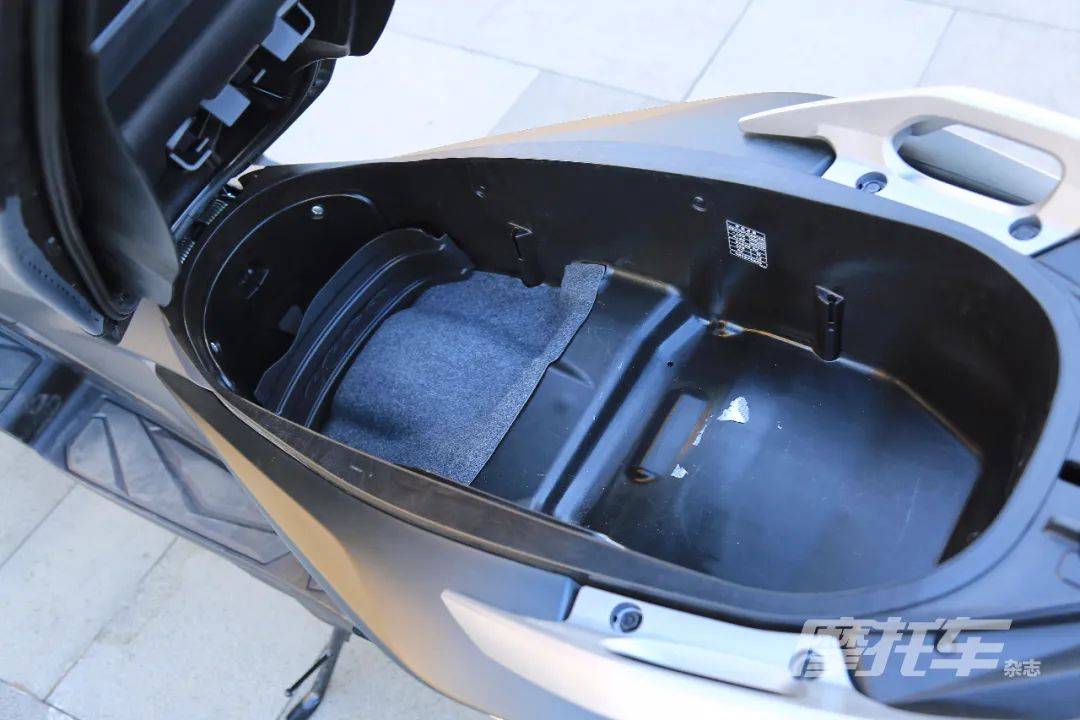 实拍详解Honda NSS350，诠释精品大踏板应有的样子！-搜狐大视野-搜狐新闻