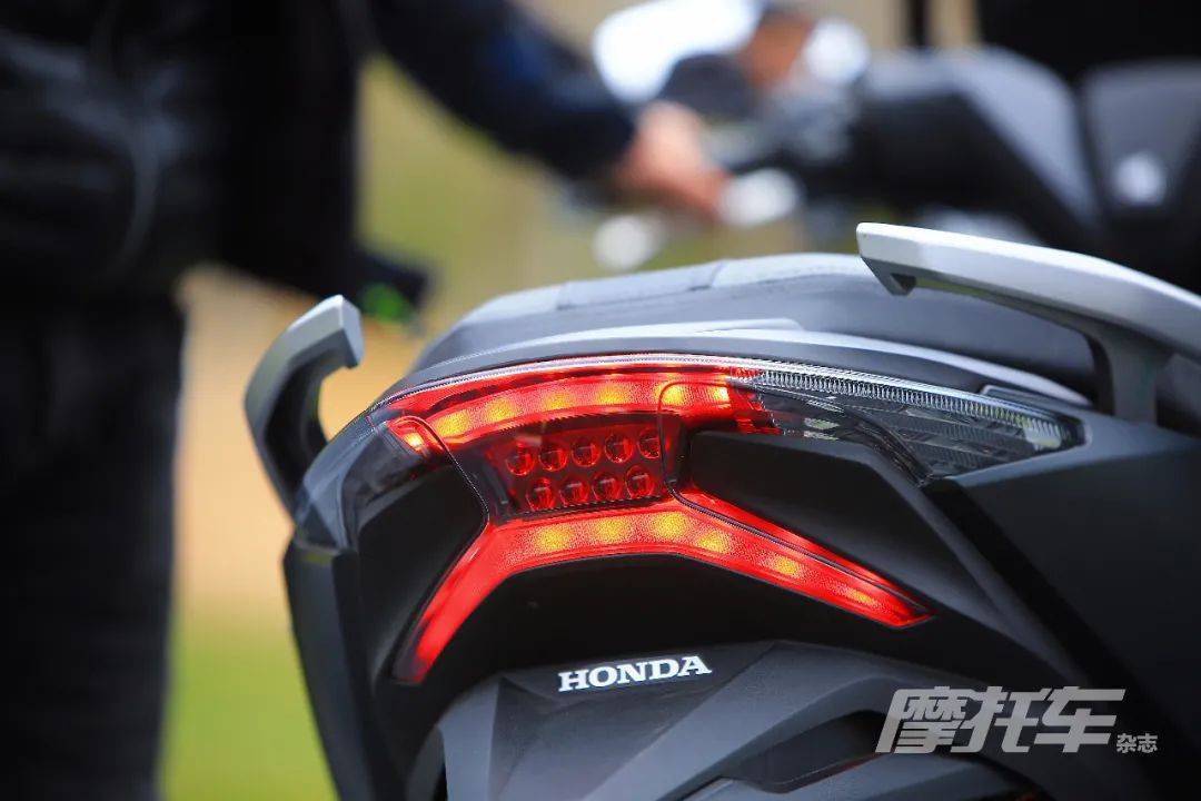 实拍详解Honda NSS350，诠释精品大踏板应有的样子！_搜狐汽车_搜狐网