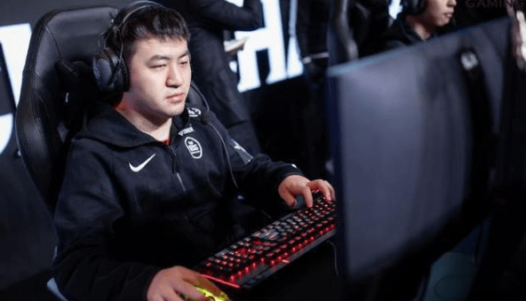 斗球直播：EDG又现骚操作：德杯二次BP、下放Thal却先发制人_比赛