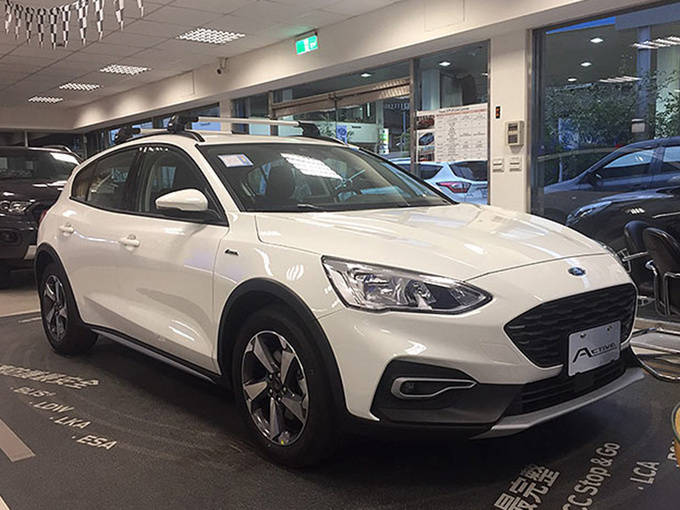 福特福克斯新车型曝光 银黑双色包围/4天后发布_搜狐汽车_搜狐网