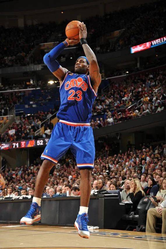 冠军LBJ 10再夺冠，是否早在生产线？_LeBron