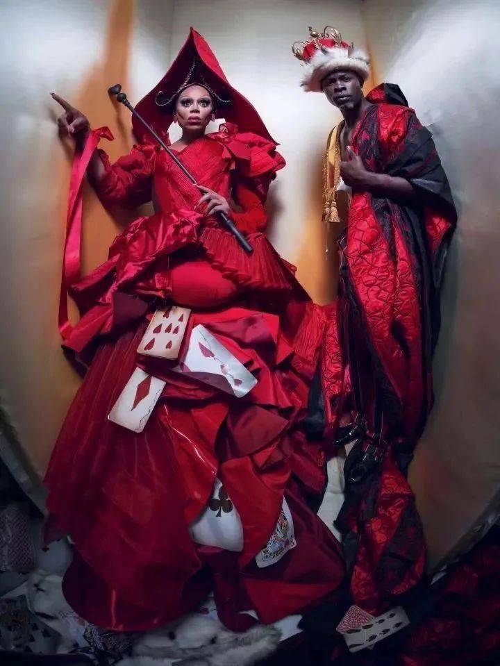 Tim Walker | 即使失去光环，明星们也争相走进他镜头下的奇幻世界_摄影