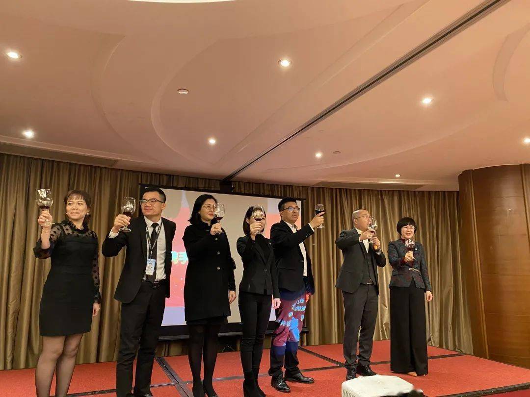 不忘初心 砥砺前行|q房网•佛山南海a大区千灯湖a片区2020年年度总结表彰大会暨2021年春茗家宴圆满举行 搜狐大视野 搜狐新闻