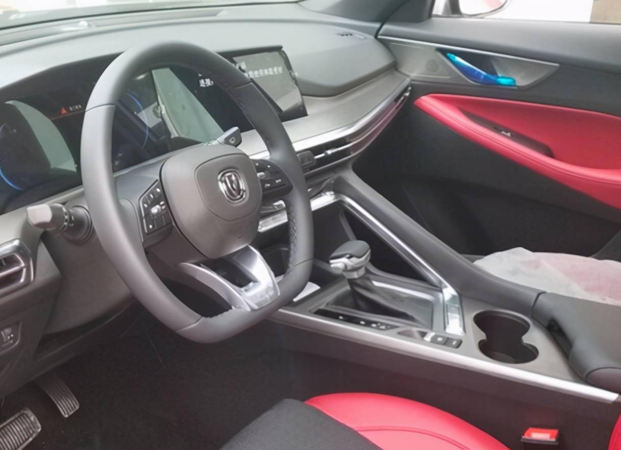 颜值媲美本田缤智，1.4T+6AT，全新长安CS35实拍_搜狐汽车_搜狐网