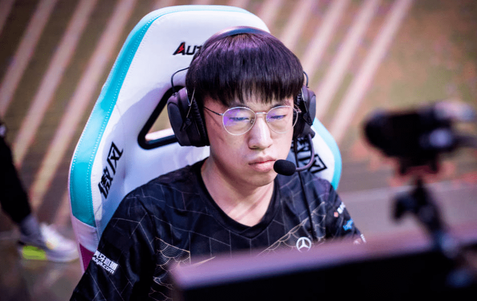 史前巨兽！JDG击败RNG，Zoom让小虎知道了上单的残酷_比赛