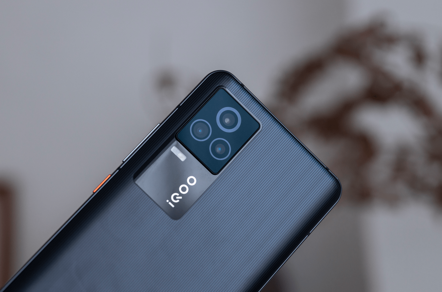 iQOO 7荣获2021红点设计大奖，外观设计再上新巅峰_后盖