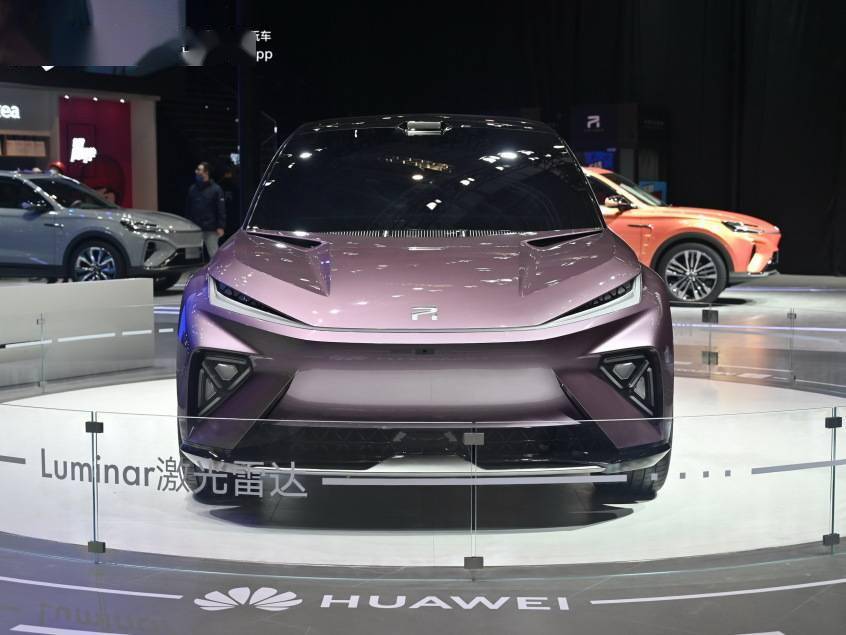 未来电动轿跑SUV新选择 实拍R汽车ES33_搜狐汽车_搜狐网