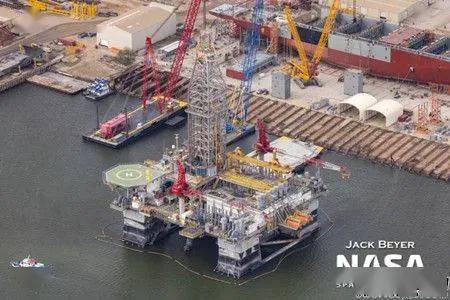 半潜平台“变身”！马斯克打造全球首座海上太空港_SpaceX