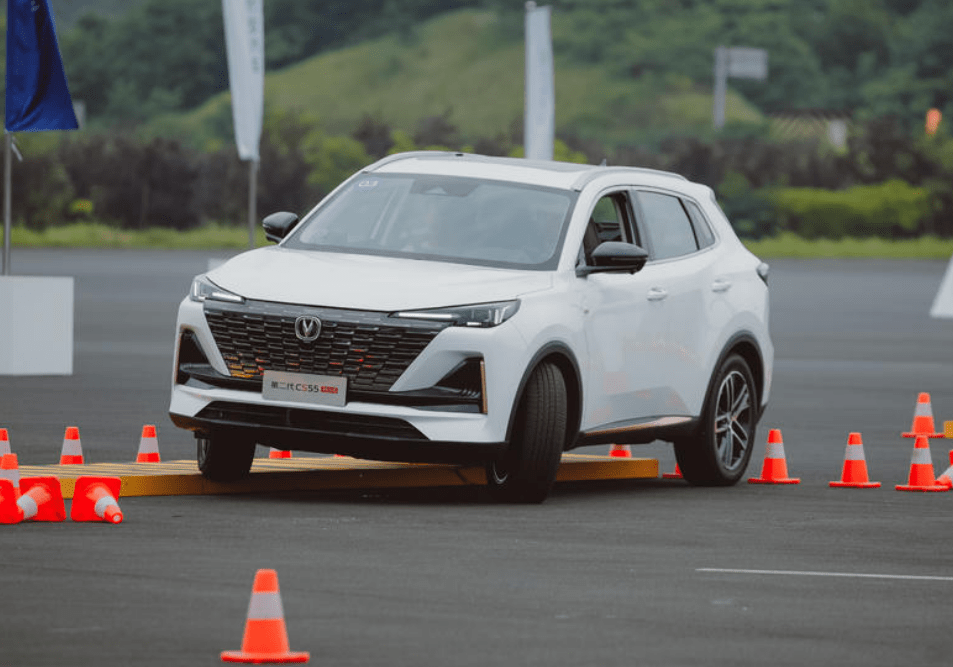 试驾第二代CS55PLUS，功率上升8%油耗降4%，怎么做到的？_搜狐汽车_搜狐网