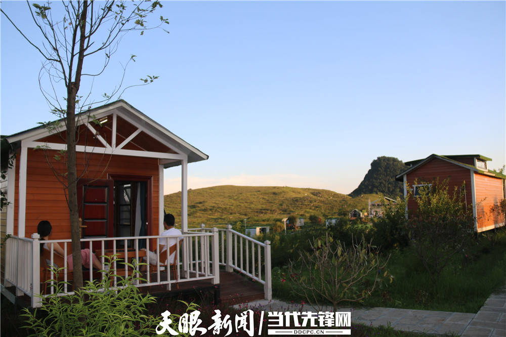 【关注安顺第八届旅发大会】在镇宁花果山农旅融合示范园遇见诗与远方： “玩在黄果树，住在花果山”渐成时尚_游客