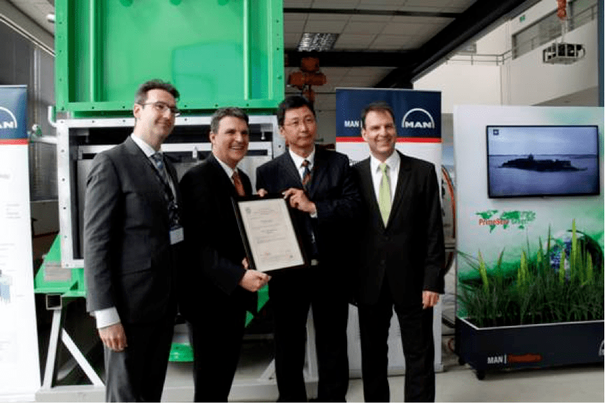 65个瞬间｜向MAN颁发全球首张SCR原理认可证书_合作