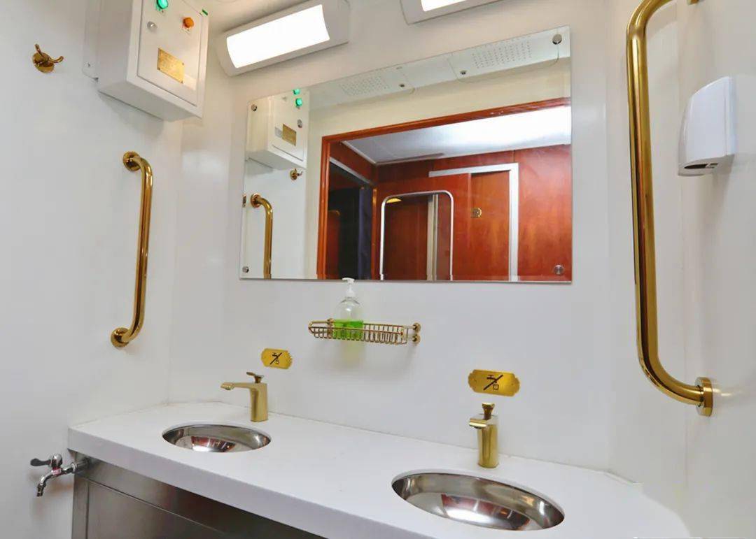 舒适大床+观景大窗！新疆这趟超豪华旅游专列你坐过吗？-搜狐大视野-搜狐新闻