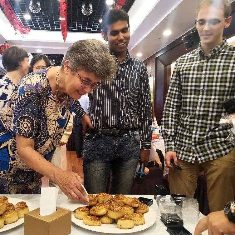 天津举办外籍人才“中国日”暨外国专家中秋茶话活动｜Tea party for expats in Tianjin_the