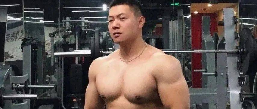 山东健身猛男遭女生嫌弃，男网友：羡慕嫉妒恨小哥