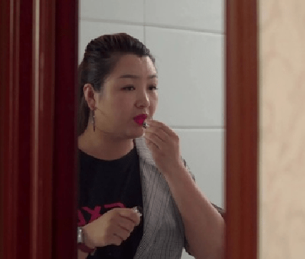 美女总裁公司破产，去找首富求救，没想到一开门就看见废物老公在训话！_秦枫